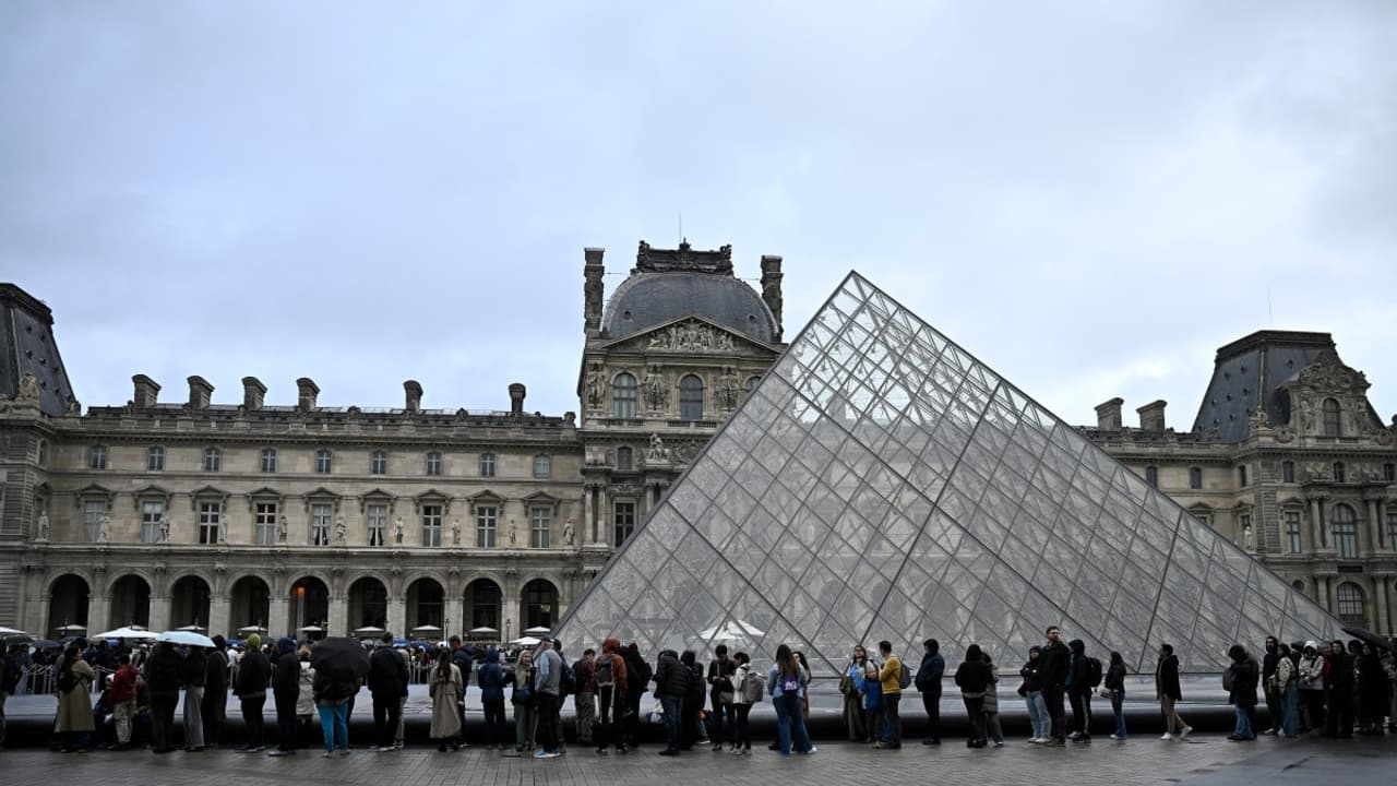 Louvre Heist: France Launches Massive Hunt for Jewel Thieves, Deploys ...