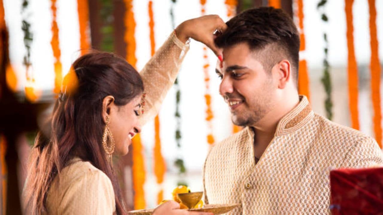 Happy Bhai Dooj 2025: Wishes, Quotes, Greetings, Facebook/WhatsApp ...