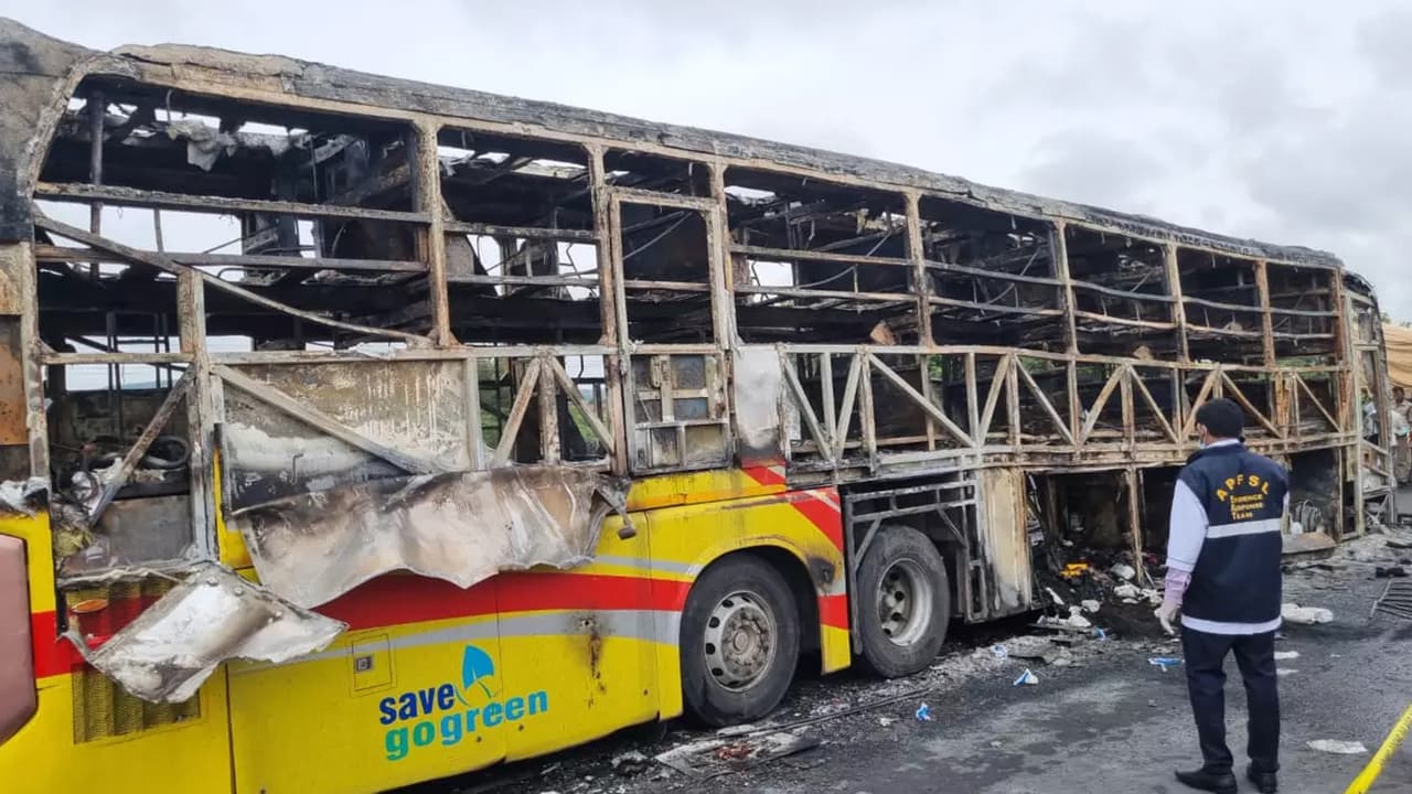 Sleeper Buses: స్లీపర్ బస్సులు కాదు కదిలే శవపేటికలు.. అక్కడ వీటిపై ...
