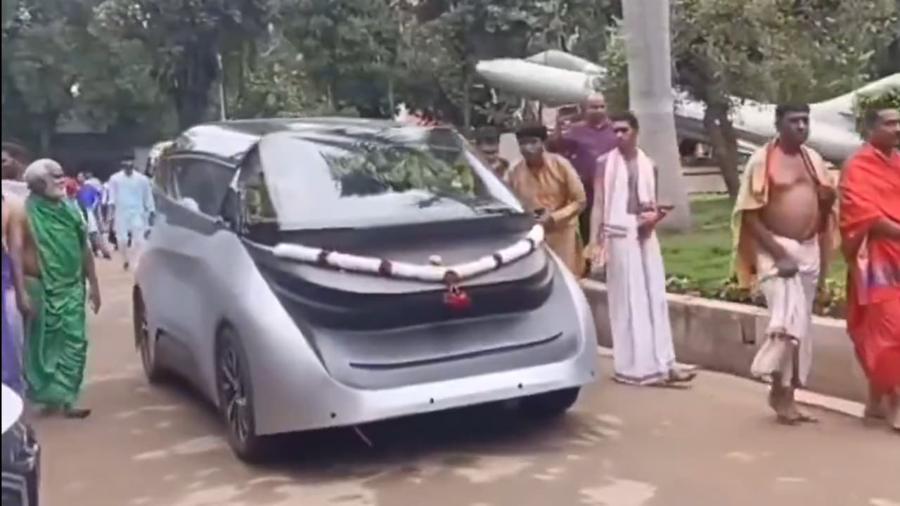 Bengaluru’s First Driverless Car Grabs Attention as Seer Takes Ride on ...