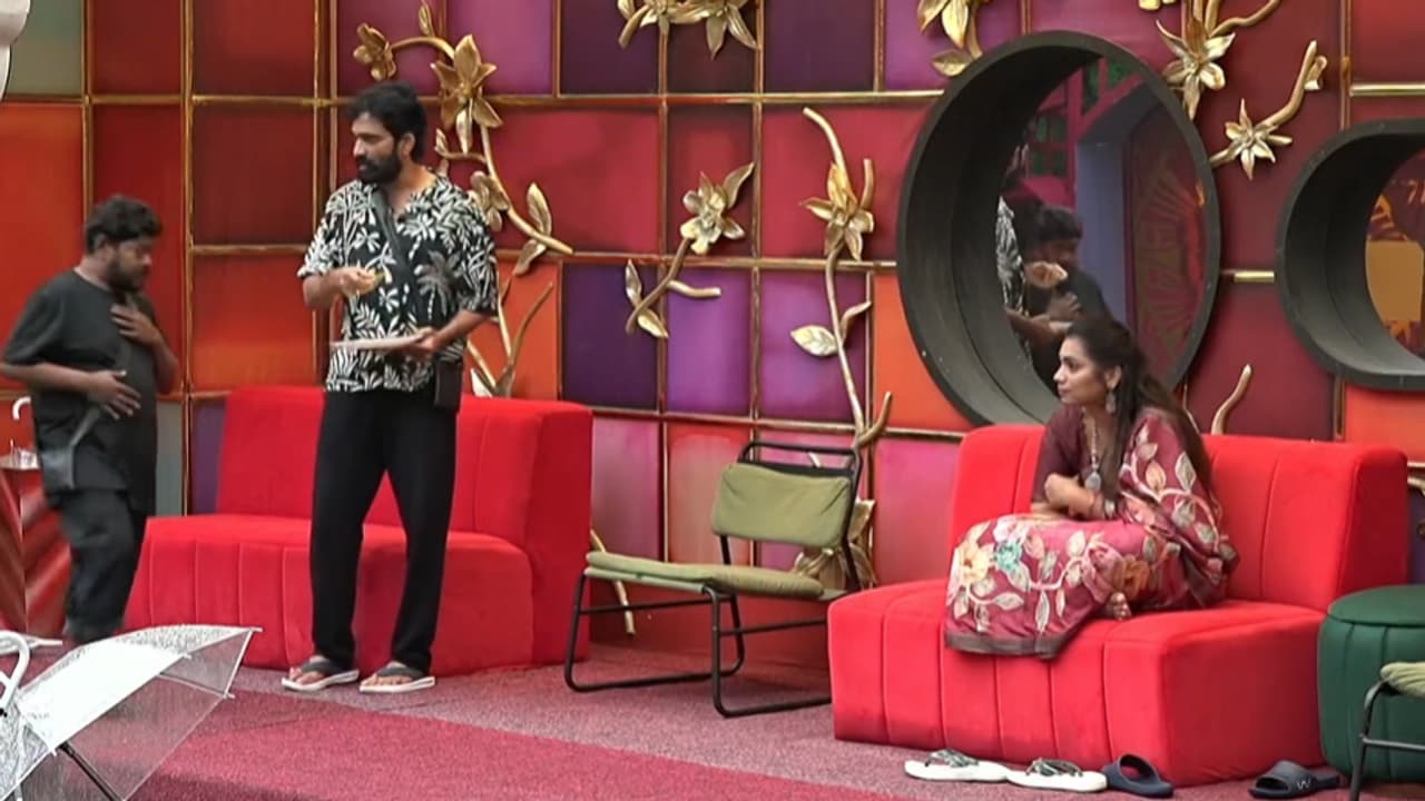 Bigg Boss Telugu 9 తొక్క తోటకూర నా దగ్గర మాట్లాడకు పవన్ పై శ్రీజ ఫైర్ మాధురిని బుజ్జగించిన