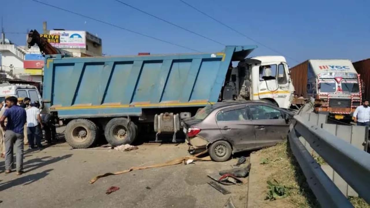 Jaipur Road Horror: बेकाबू डंपर ने मचाई तबाही-15 मिनट में 10 गाड़ियां ...