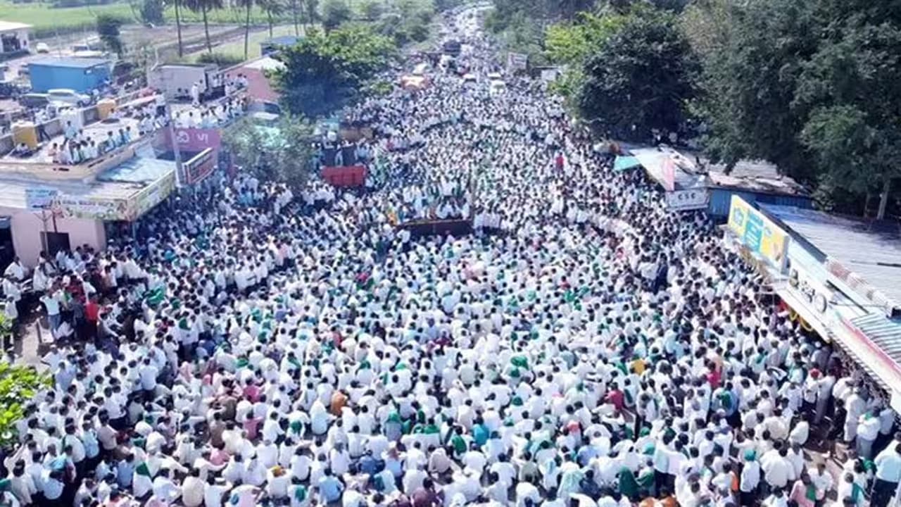 Karnataka: Sugarcane Farmers End Strike in Mudhol After Talks, Agree to ...