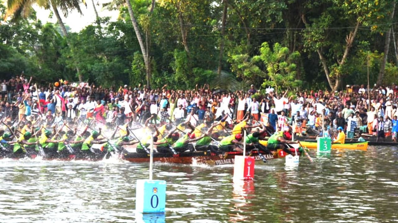 കരുവാറ്റയിലും അജയ്യരായി വീയപുരം ചുണ്ടൻ, ചാമ്പ്യൻസ് ബോട്ട് ലീഗിൽ തുട ...