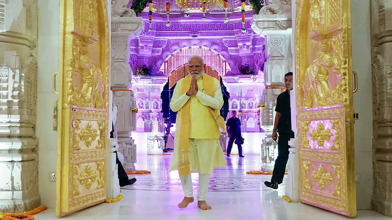 PM Modi in Ayodhya: अयोध्या में पीएम मोदी का भव्य स्वागत, रामलला दरबार ...
