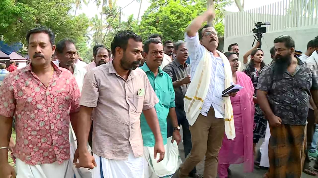 മുനമ്പം സമര വേദിയില്‍ നാടകീയ രംഗങ്ങൾ Dramatic moves at Munambam protest ...