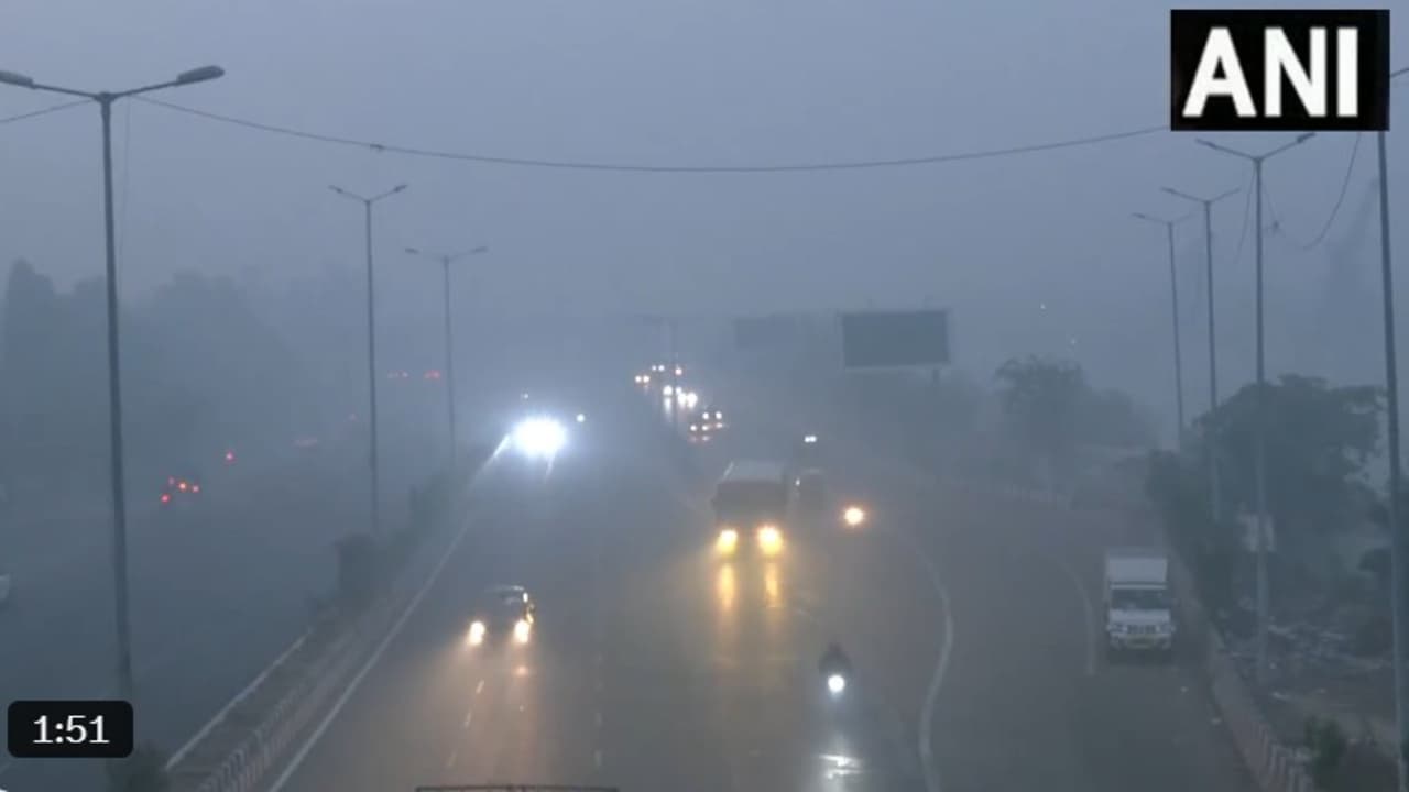 Delhi Smog Alert: सांसों पर संकट, ज़हरीली धुंध ने निगला आसमान, GRAP-4 ...
