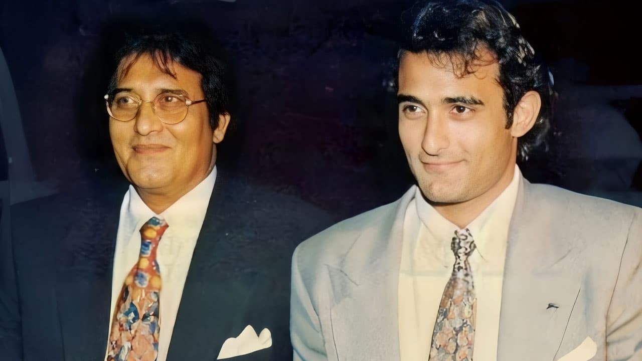 Why Did Akshaye Khanna’s Father Vinod Khanna and Mother Geetanjali Get ...