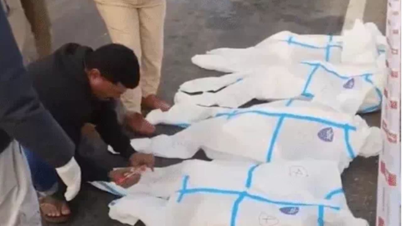 Karnataka Chitradurga Bus Accident : नींद में जिंदा जल गए 10 लोग, सड़क ...