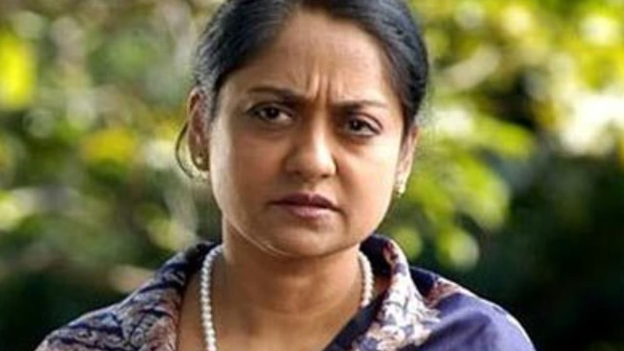 అప్పుడు మహేష్ బాబు పక్కకు పిలిచి మరీ తిట్టాడు.. సీనియర్ నటి షాకింగ్ ...