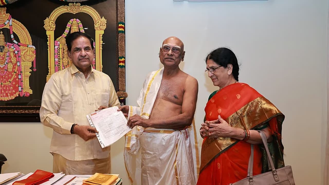 Tirupati: ஏழை மாணவர்கள் படிக்கட்டும்.. திருப்பதி தேவஸ்தானத்திற்கு ரூ.1 ...