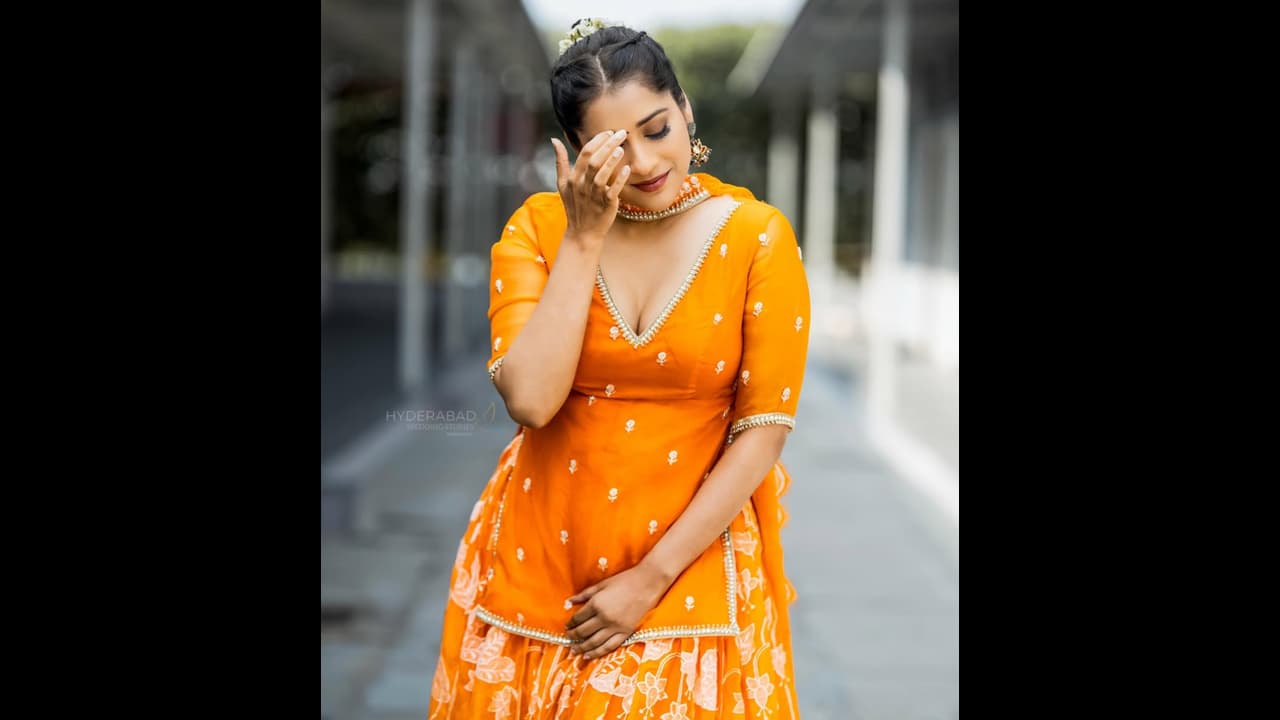 Rashmi Gautam: ఆరెంజ్‌ డ్రెస్‌లో మతిపోగొడుతున్న యాంకర్ రష్మి.. ఇక అనసూయ ...