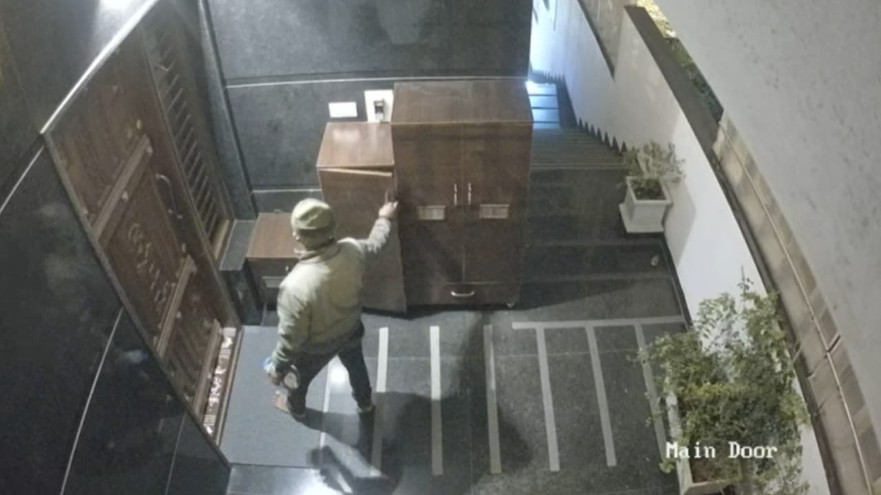 Bengaluru: ‘Shoe Thief’ Targets Branded Footwear From Homes in Multiple ...