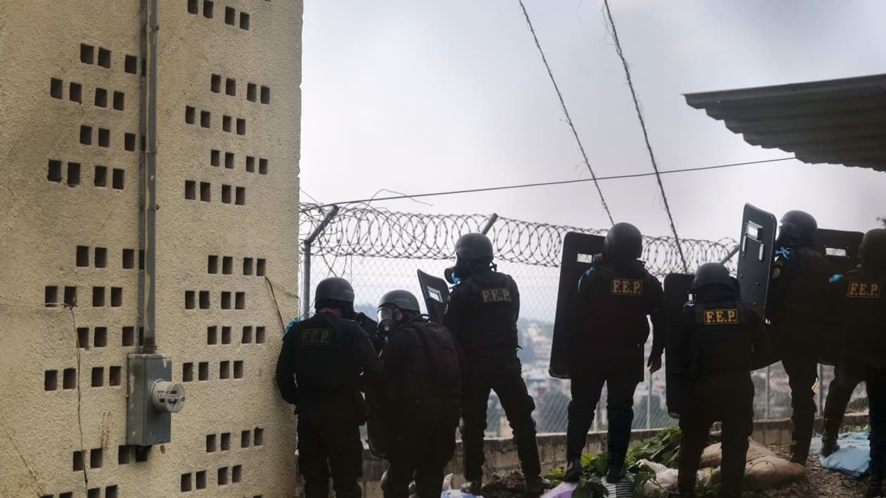 Guatemala Declares State of Emergency After Gangs Kill 8 Cops, Seize ...