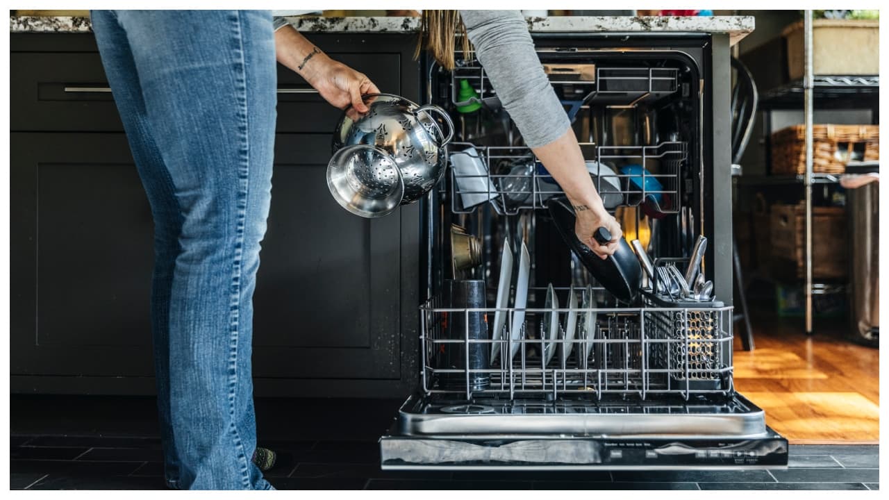 Dishwasher Deals: Starting at Just ₹16,000, These Machines Will Wash ...