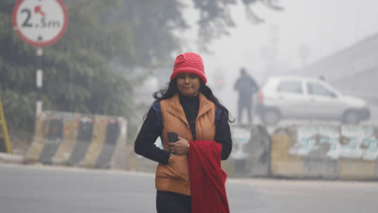 Lucknow Weather LATEST Update: Winter Chill, Light Breeze, and Hazy ...