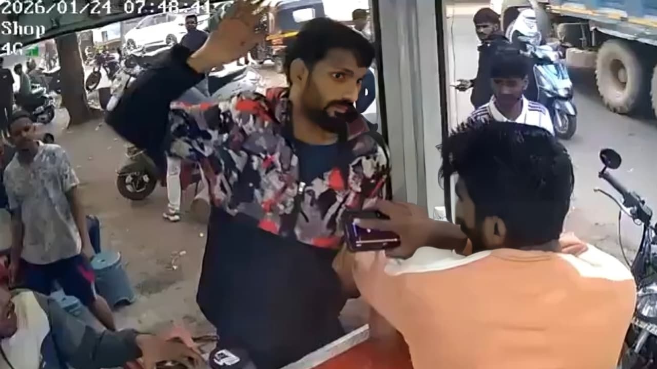 Viral Video Shows Men Attacking Shop Vendor in Pune's Magarpatta (WATCH ...