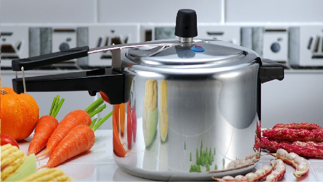 Boil Potatoes Without Water: This Pressure Cooker Trick Works | Asianet ...
