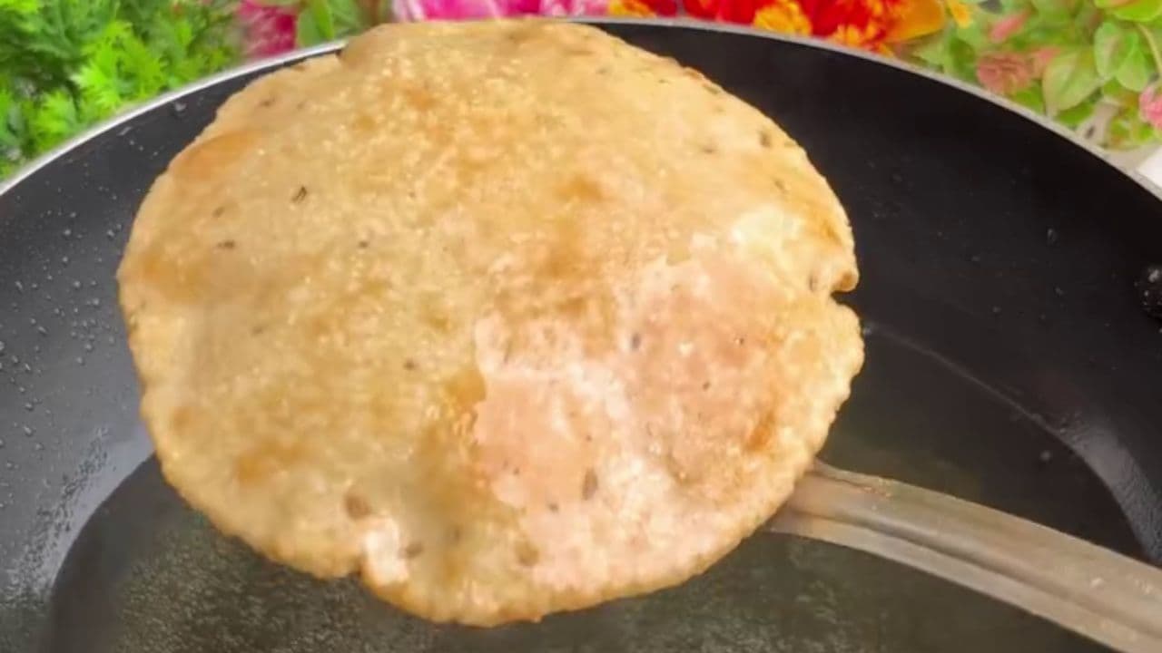 ಪೂರಿ ಹೆಚ್ಚು ಎಣ್ಣೆ ಹೀರಿಕೊಳ್ಳದಂತೆ ಮಾಡಲು ಪಾಲಿಸಬೇಕಾದ ಸರಳ ಟಿಪ್ಸ್; ಆರೋಗ್ಯಕರ ...