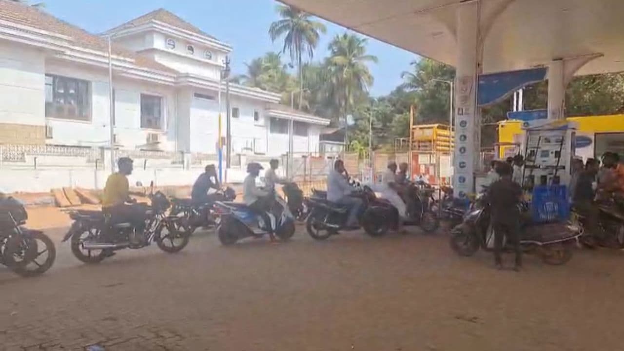 Karnataka: Vijayapur Petrol Bunk Vandalised by Owner’s Son, Fuel Crisis ...