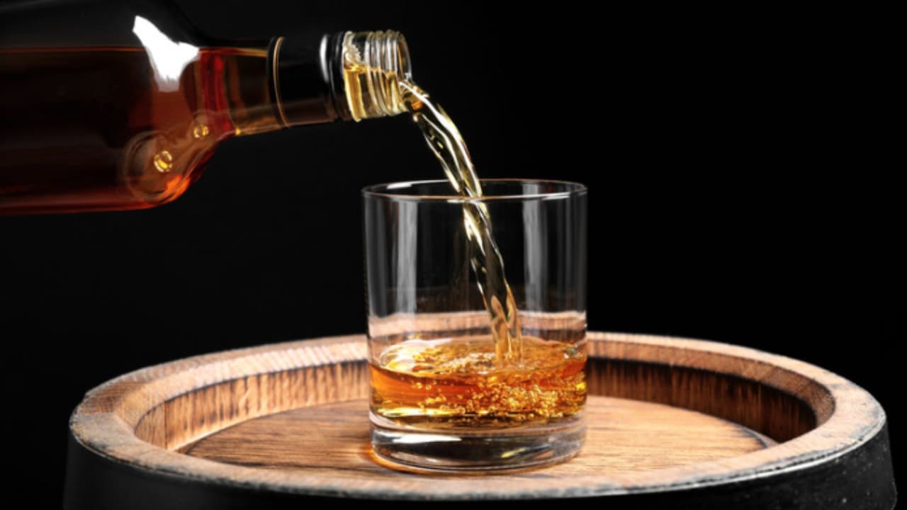 Alcohol: వారానికి ఒక‌సారి ఆల్క‌హాల్ తాగితే ఏం కాదా.? నిపుణులు ఏం ...
