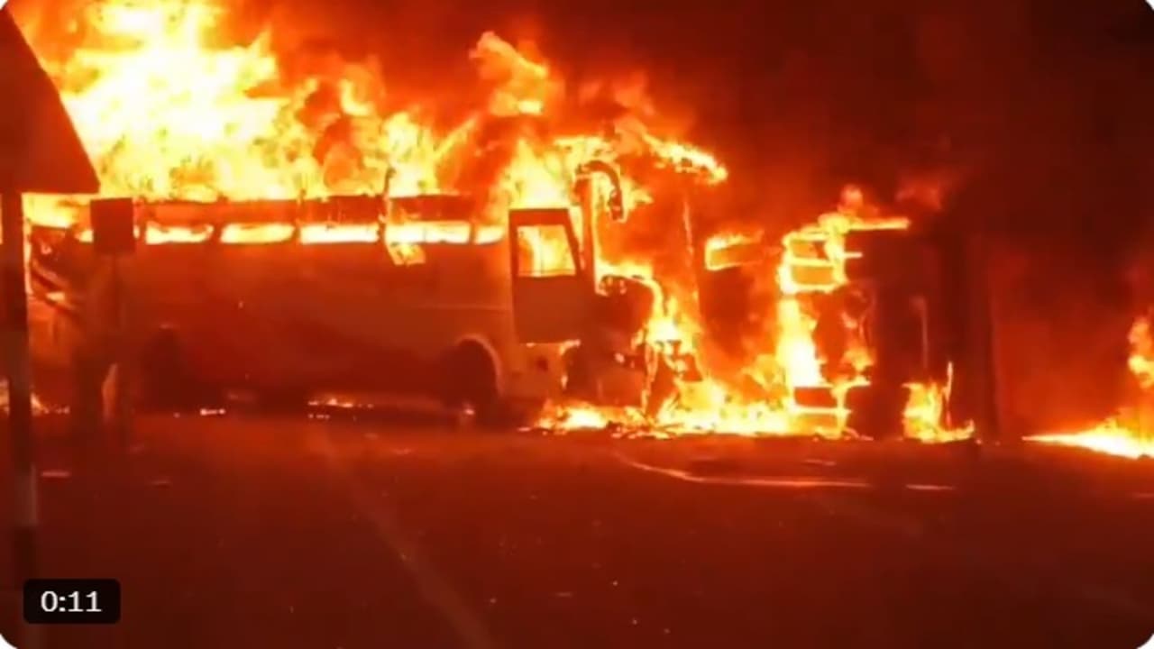 Big Breaking: आंध्र प्रदेश में बस-लॉरी टक्कर के बाद आग, 13 की मौत-20 ...