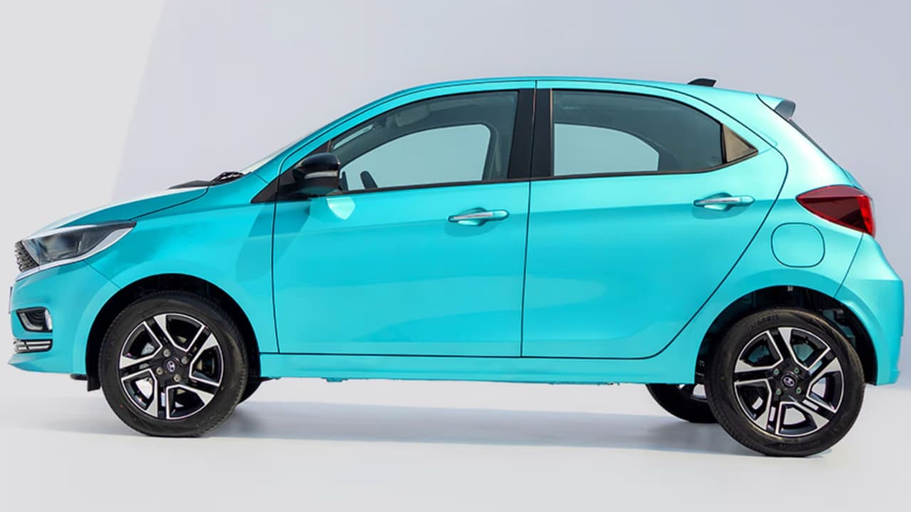 TATA Tiago: క్ల‌చ్ నొక్కి నొక్కి కాలు నొప్పి పుడుతుందా.? ఈ కారు కొంటే ...
