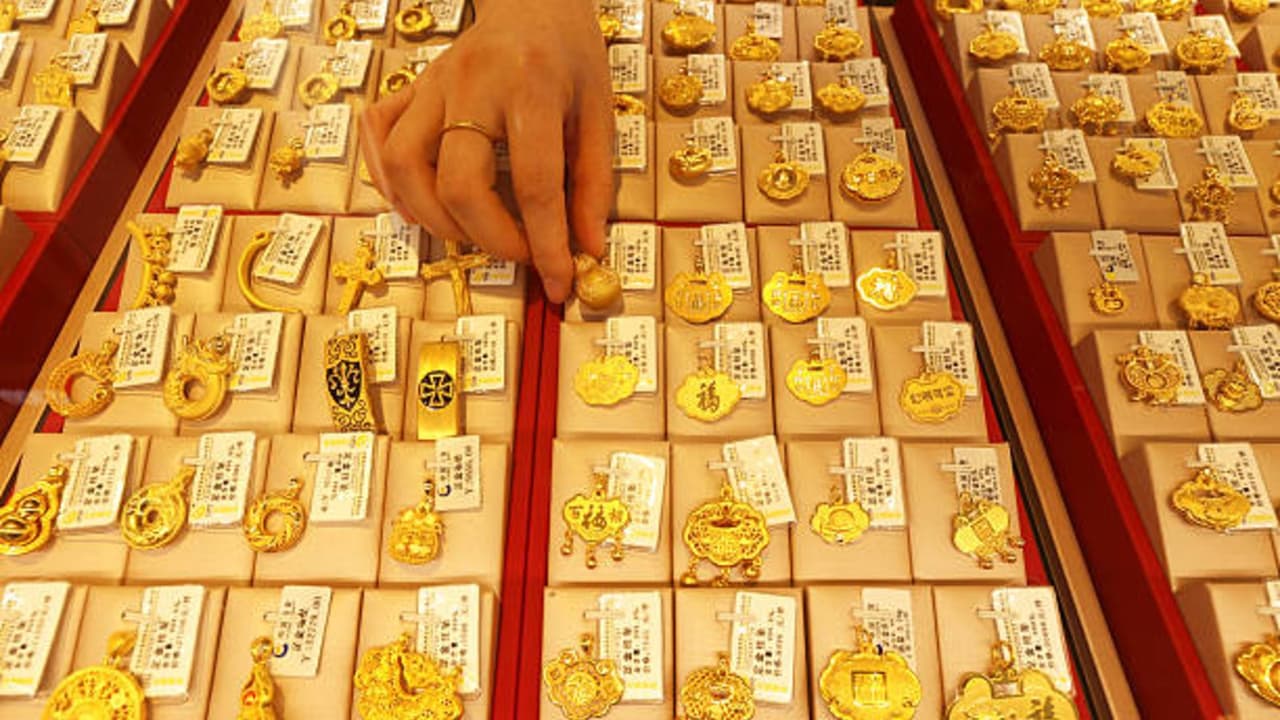 gold price rises| അക്ഷയ തൃതീയക്ക് ഇനി മണിക്കൂറുകൾ, നയാപൈസ കുറയാതെ സ്വ ...