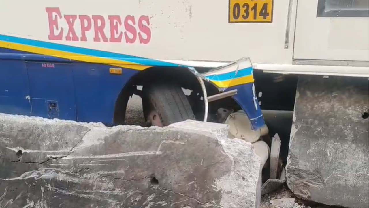 Bengaluru: APSRTC Bus Crashes Into Divider at Shivananda Circle, No ...