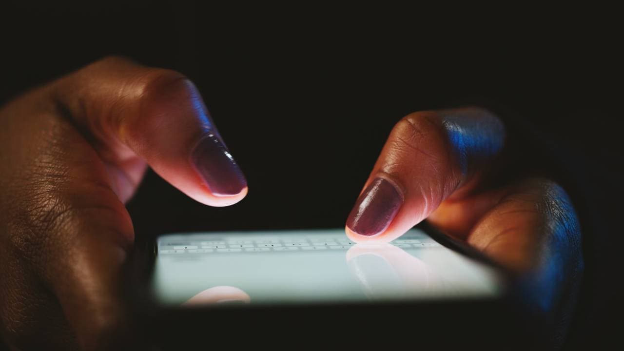 Viral Reddit Post: Student Shares Chat Claiming Teacher Invited Him For ...