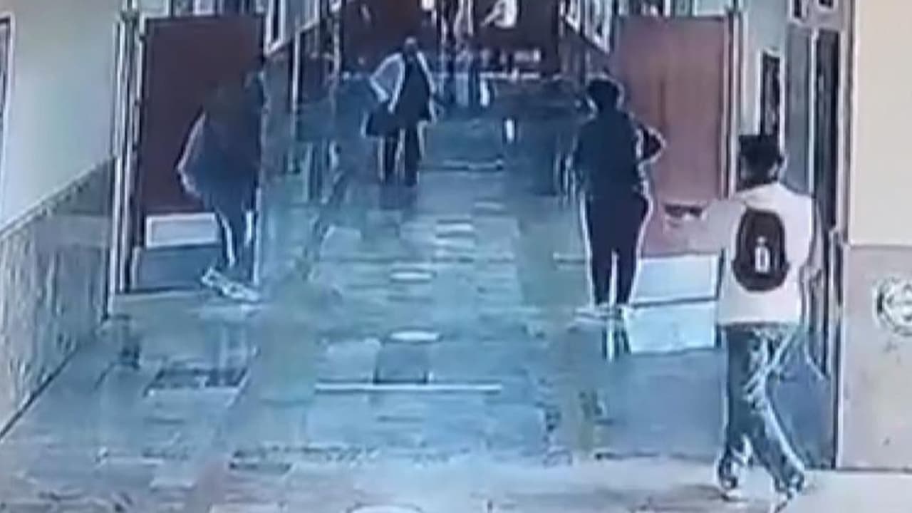 Turkey School Shooting: 13 साल के छात्र ने बरसाई गोलियां, 9 की मौत ...