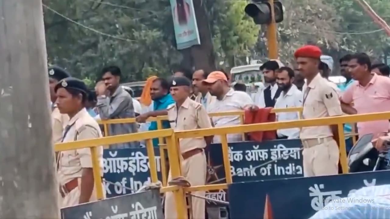Viral Video: Bihar Crowd Blasts Horns In Protest Against VIP Roadblock ...
