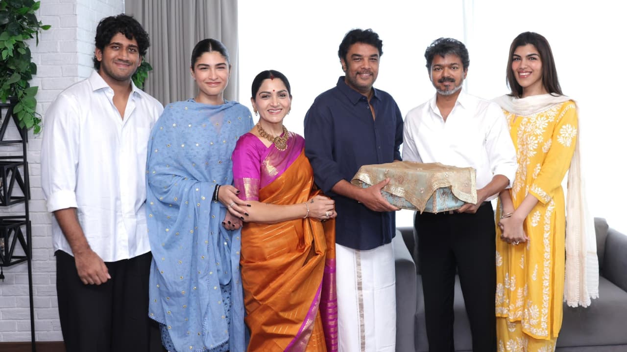 Khushbu : 'அதே பாசம், அதே புன்னகை'... முதல்வர் விஜய்யை சந்தித்த பின் ...