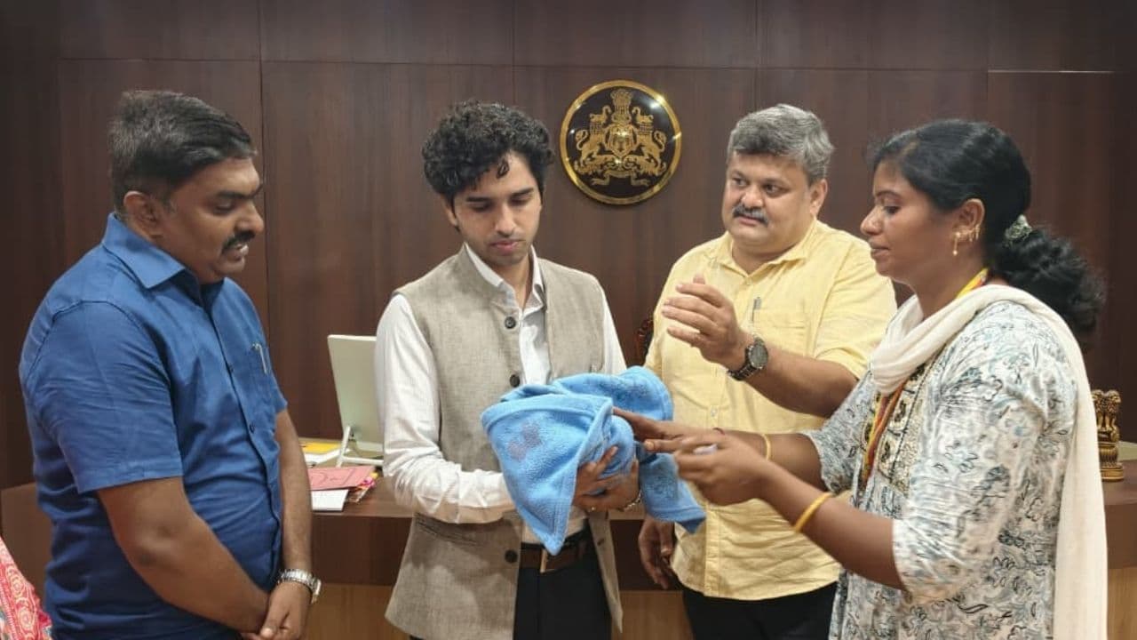 Belagavi: ಅನಾಥ ಶಿಶುವಿಗೆ ‘ಯತೀನ್’ ನಾಮಕರಣ ಮಾಡಿದ ಜಿಲ್ಲಾಧಿಕಾರಿ ಮೊಹಮ್ಮದ್ ...