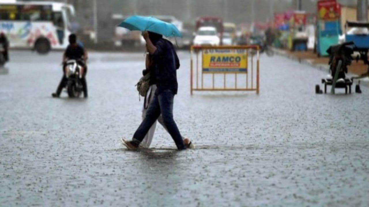 Karnataka Weather Alert: Heavy Rain Batters Bengaluru, Flooding Risks ...