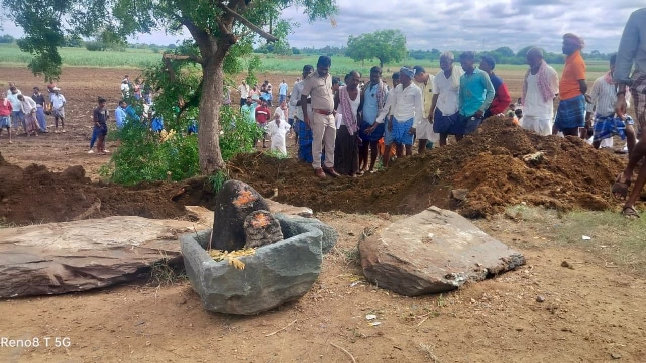 ನಿಧಿ ಆಸೆಗಾಗಿ ಮೂಕಬಸವೇಶ್ವರ, ಈಶ್ವರ ಮೂರ್ತಿಯುಳ್ಳ ದೇವಸ್ಥಾನ ಕೆಡವಿದ ನಾಲ್ವರ ಬಂಧನ ...