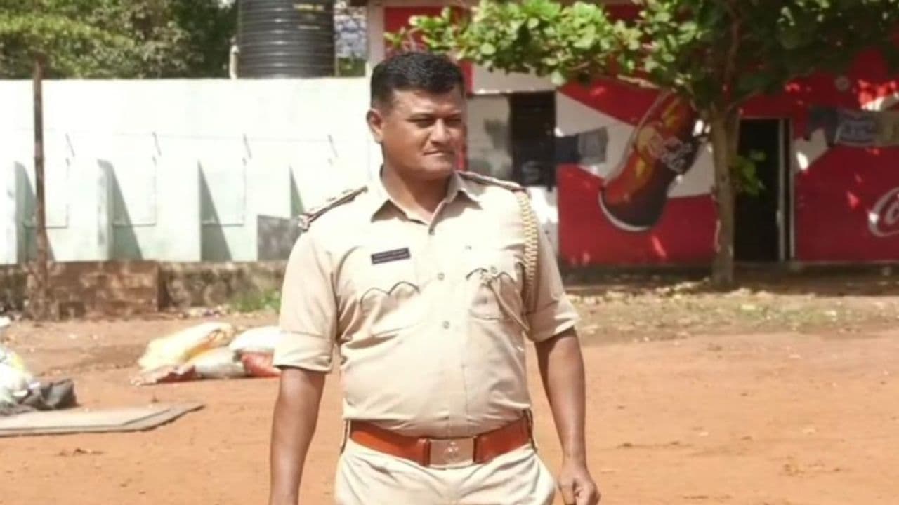ಧಾರವಾಡ: ಲವ್ ಜಿಹಾದ್ ಆರೋಪಿತ ಅಪ್ರಾಪ್ತೆಯ ಆ*ತ್ಮಹ*ತ್ಯೆ ಪ್ರಕರಣ, ಸಿಪಿಐ ಶಿವಯೋಗಿ ...