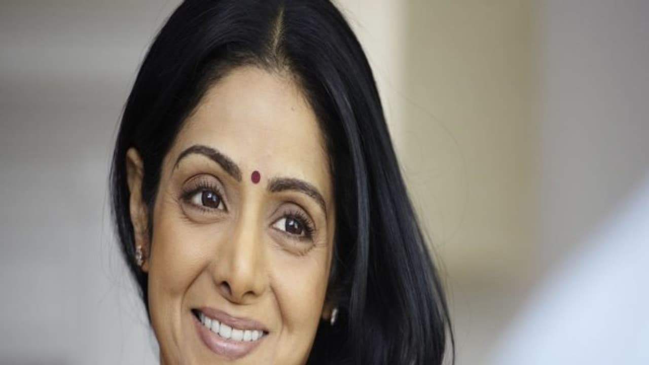 திருமணம் முடிந்தும் துபாயில்...? பாத்ரூமில் இறந்த நடிகை ஸ்ரீ தேவி ...