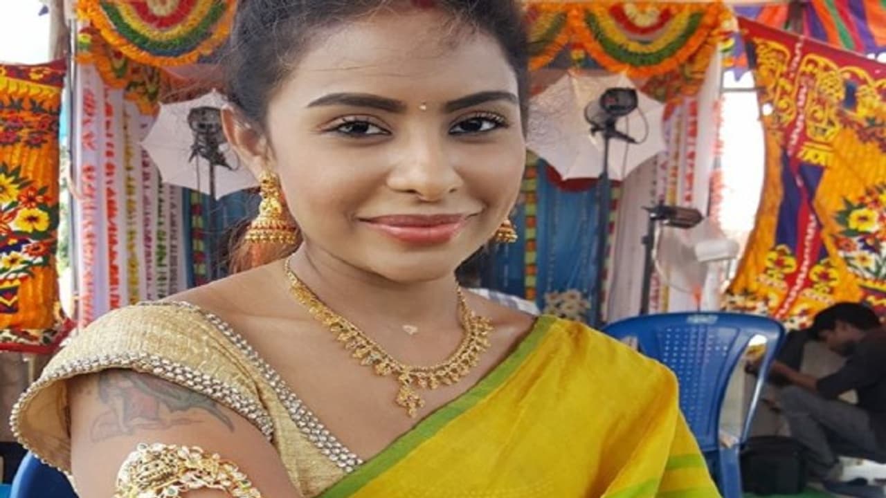 மீண்டும் போரட்டத்தில் குதித்த ஸ்ரீ ரெட்டி...! இப்ப என்ன பிரச்சனை ...