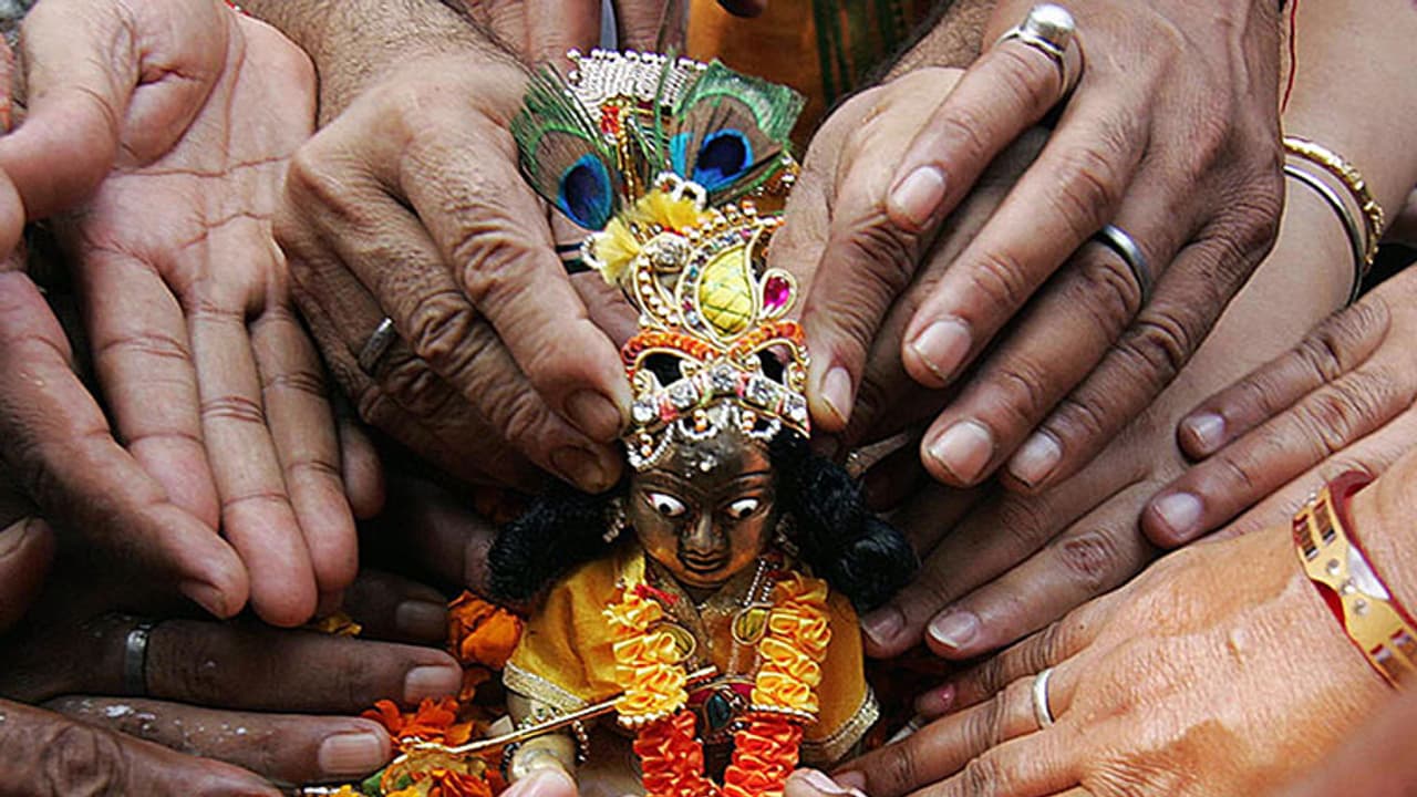 From Rs 55 lakh to ticket to Spain, Dahi Handi prize reaches new high ...