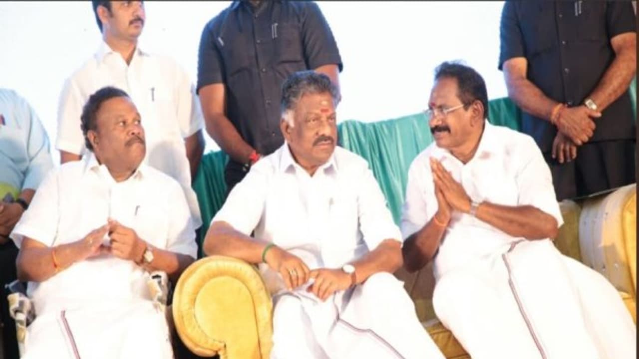 செல்லூர் ராஜூ வீட்டு காது குத்து விசேஷம்... மொய் பணம் எவ்வளவு வந்தது ...