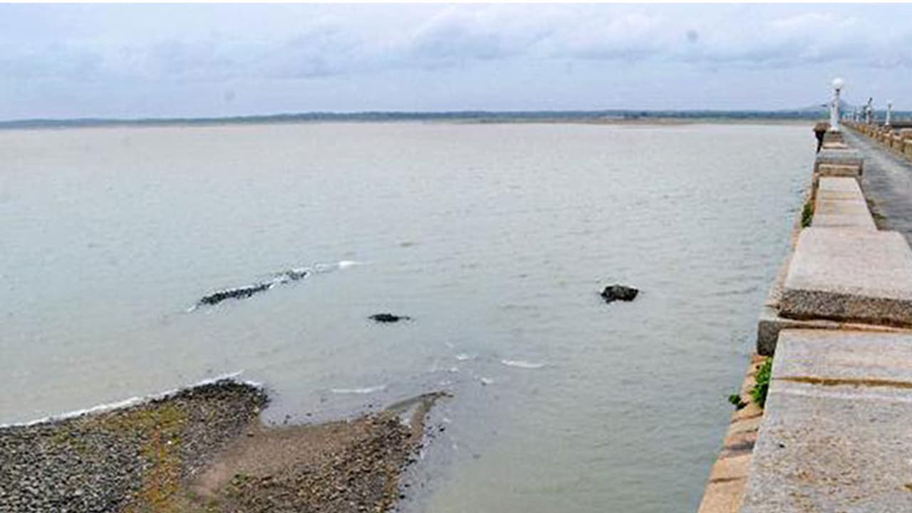 Vardah: Curse to TN, blessing for Karnataka | Asianet Newsable