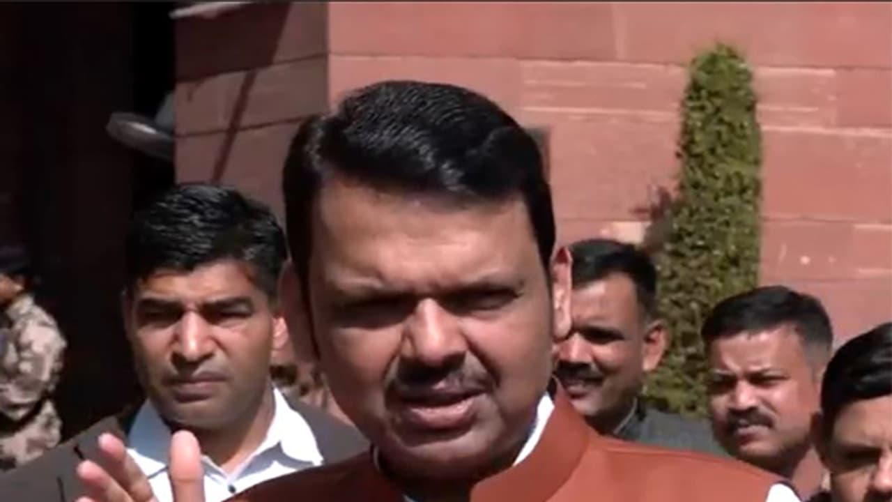 Maharashtra CM Fadnavis asks cyber cell to contact Wikipedia over ...