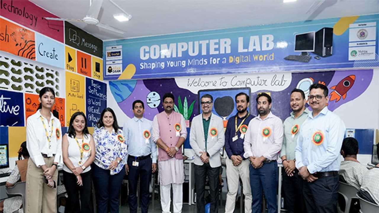इनऑरबिट मॉलने बीएमसी शाळांना संगणक प्रयोगशाळा दिल्या | Inorbit Mall ...