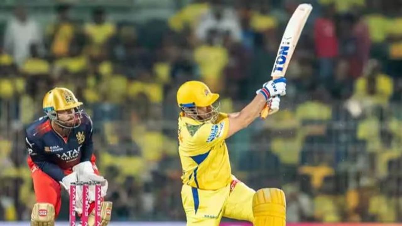 IPL 2025: Ex-CSK batter wants to see MS Dhoni batting up the order after defeat against RCB ...