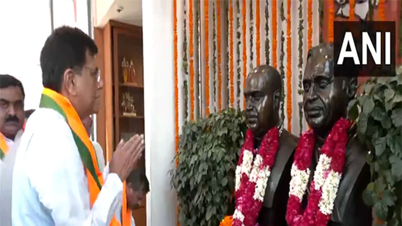 पियुष गोयल यांनी श्यामा प्रसाद मुखर्जी, दीनदयाळ यांना वाहिली ...