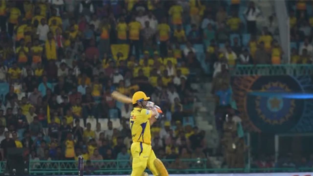 IPL 2025: Finch speaks on Dhoni's aura despite CSK struggles | Asianet Newsable