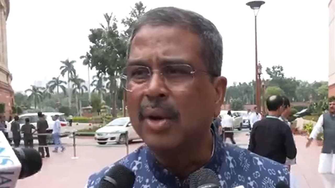 Parliament Not "Personal Drawing Room" Of Rahul Gandhi, Priyanka: Union ...