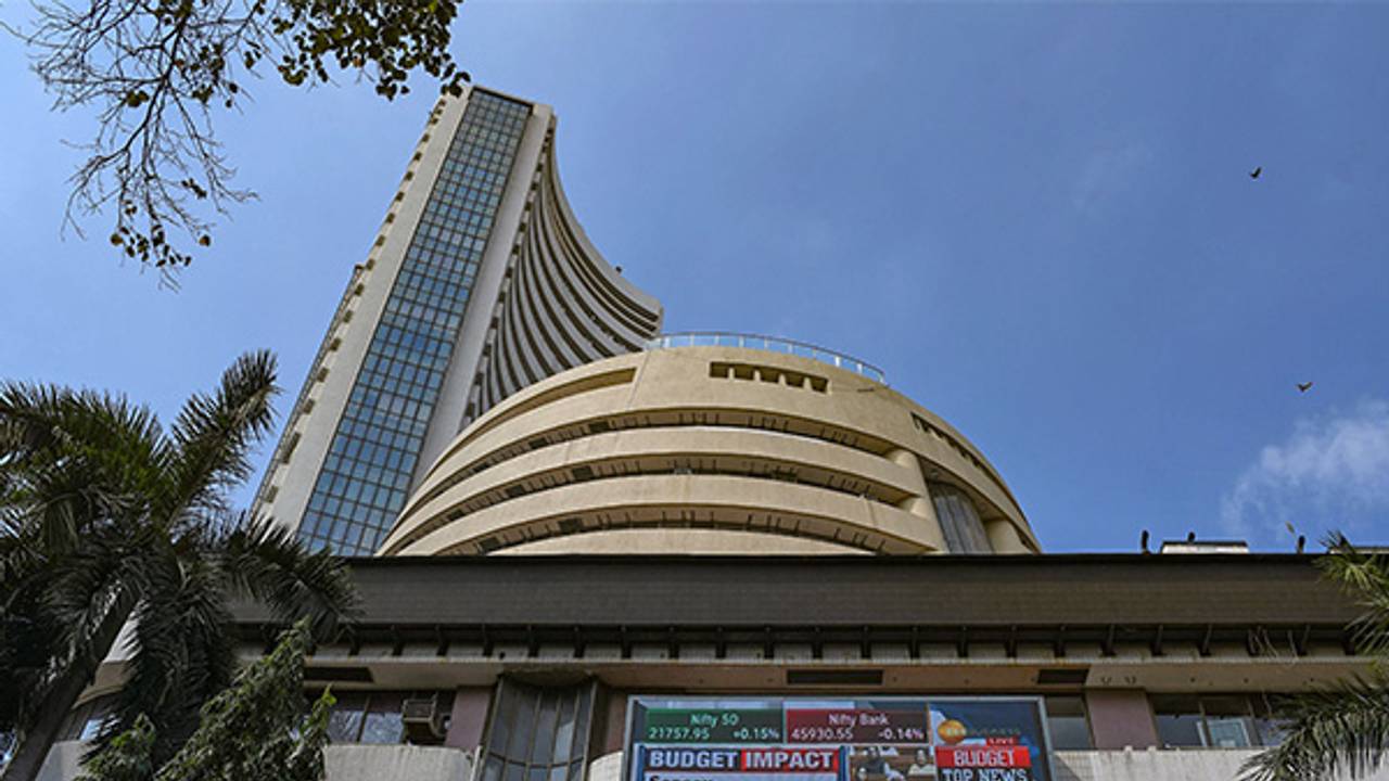 Sensex, Nifty Close Flat; Profit Booking, Trade Deal Jitters Weigh | Asianet Newsable