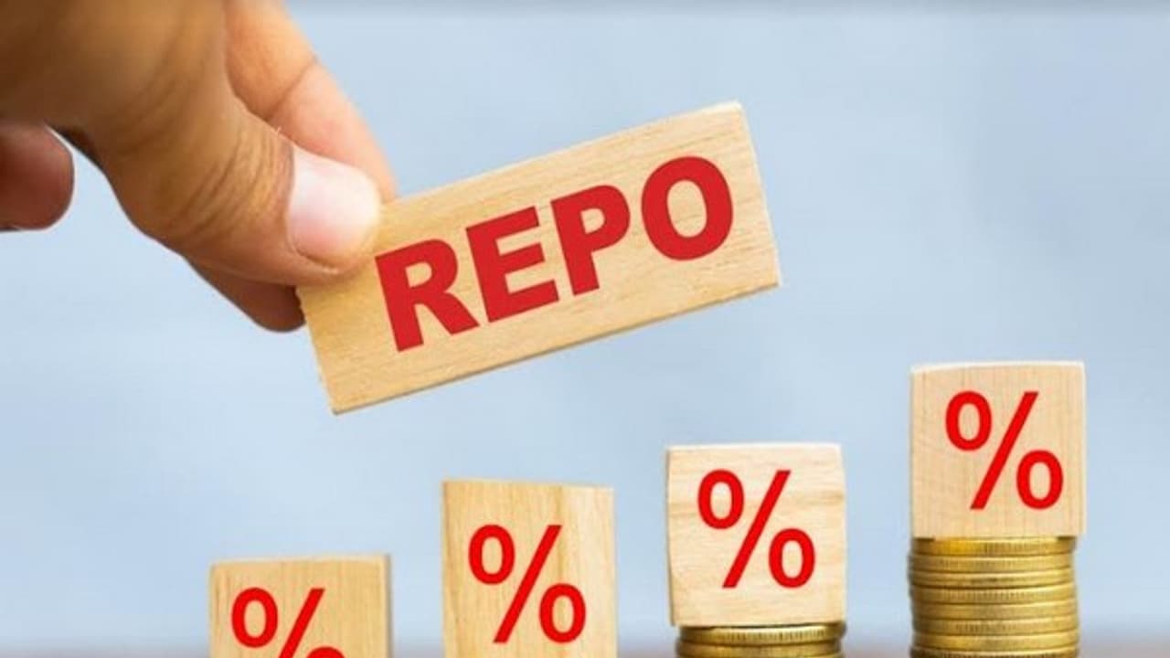 25% US Tariffs: Is RBI Set to Pause Rate Hike, But Change Policy Stance ...